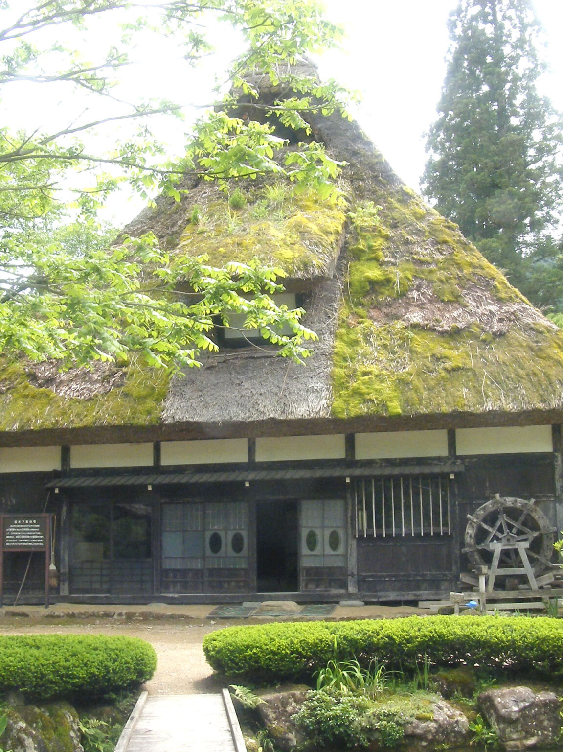 飛騨荘川温泉 桜香の湯 | 高温・自噴が自慢の天然温泉